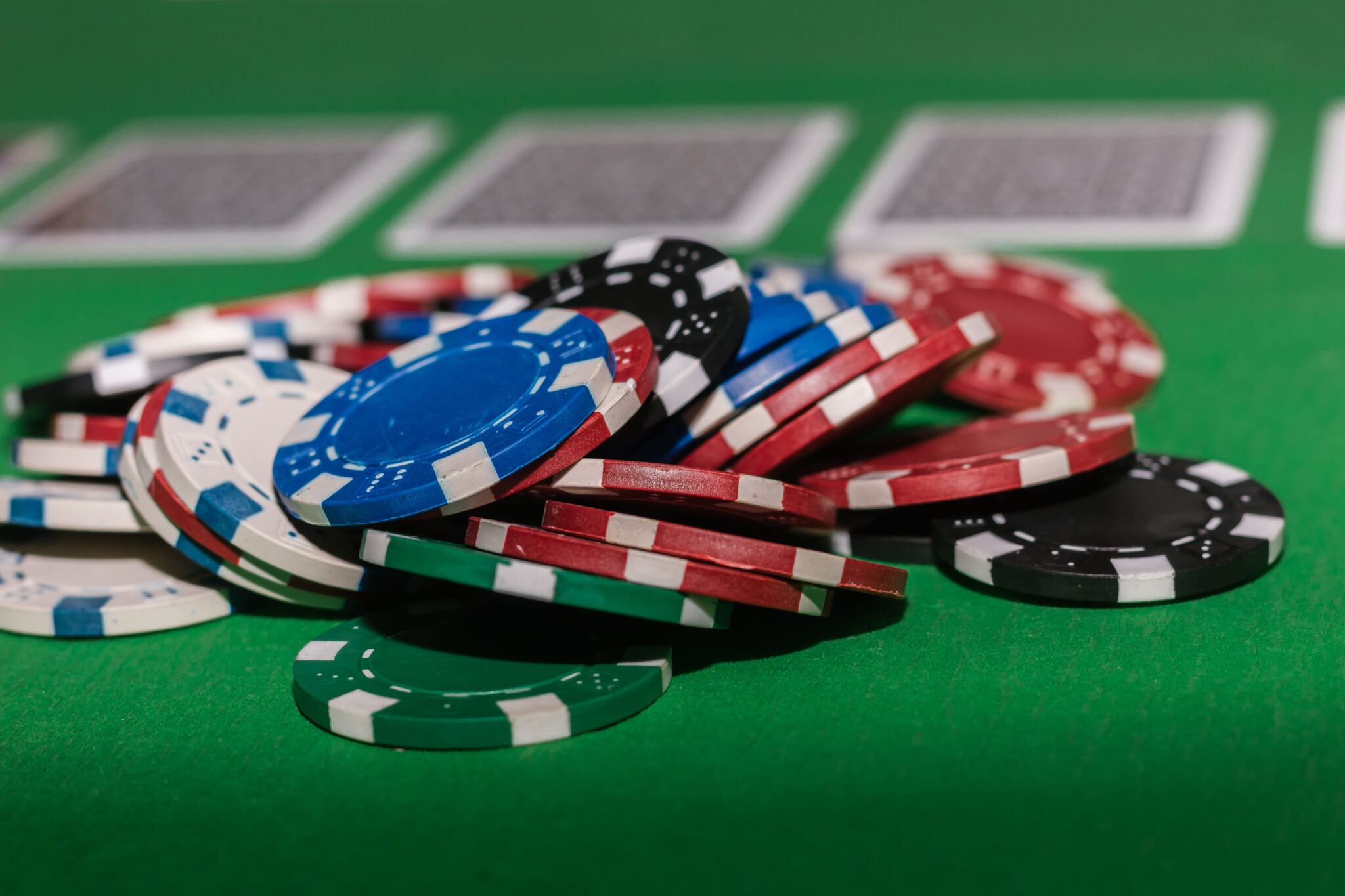 How Many Poker Chips Per Person: Guide to Poker Chip Distribution | Ivy ...